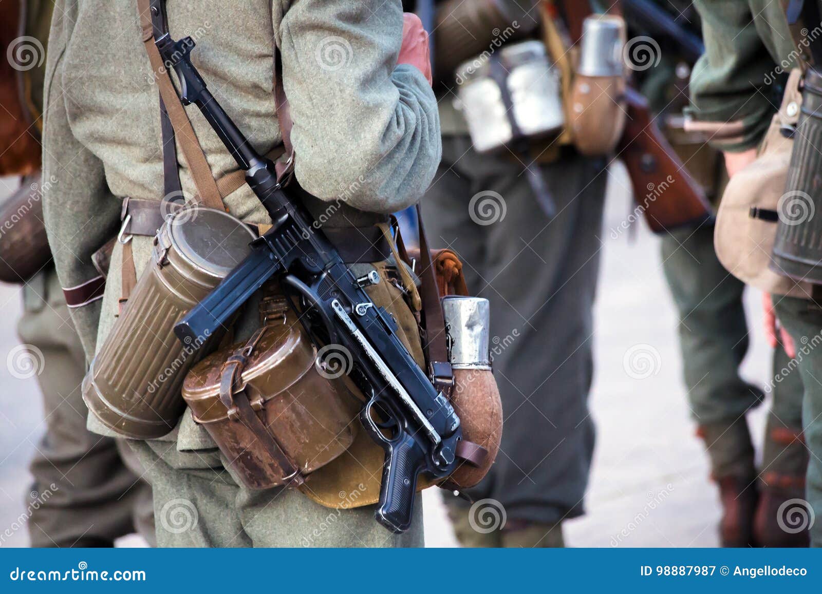 Militair Met Machinegeweer in Het Weer Instellen Ww2 Stock Afbeelding ...