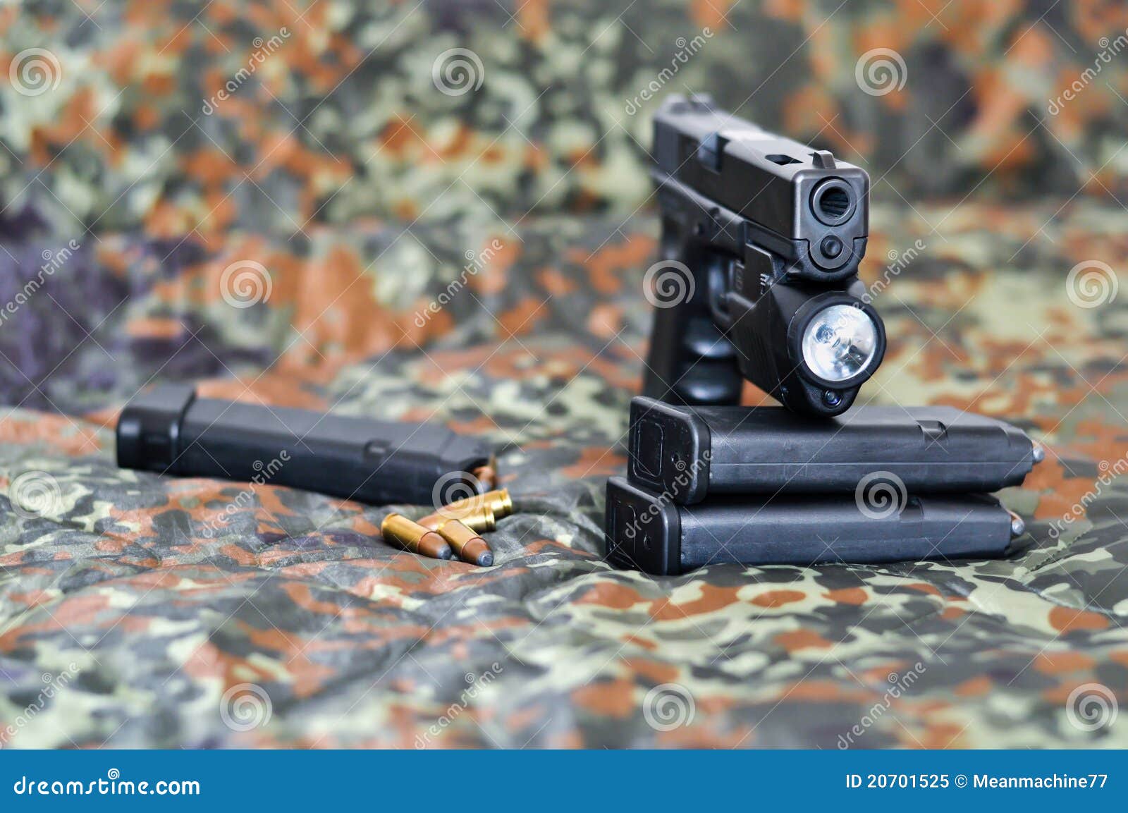 Militair Pistool Met Laser/licht-module Stock Afbeelding - Image of ...