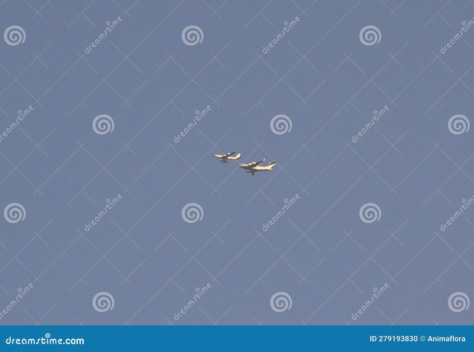 Military Strato Tanker Refuel the Plane 02 Stock Photo - Image of boom ...