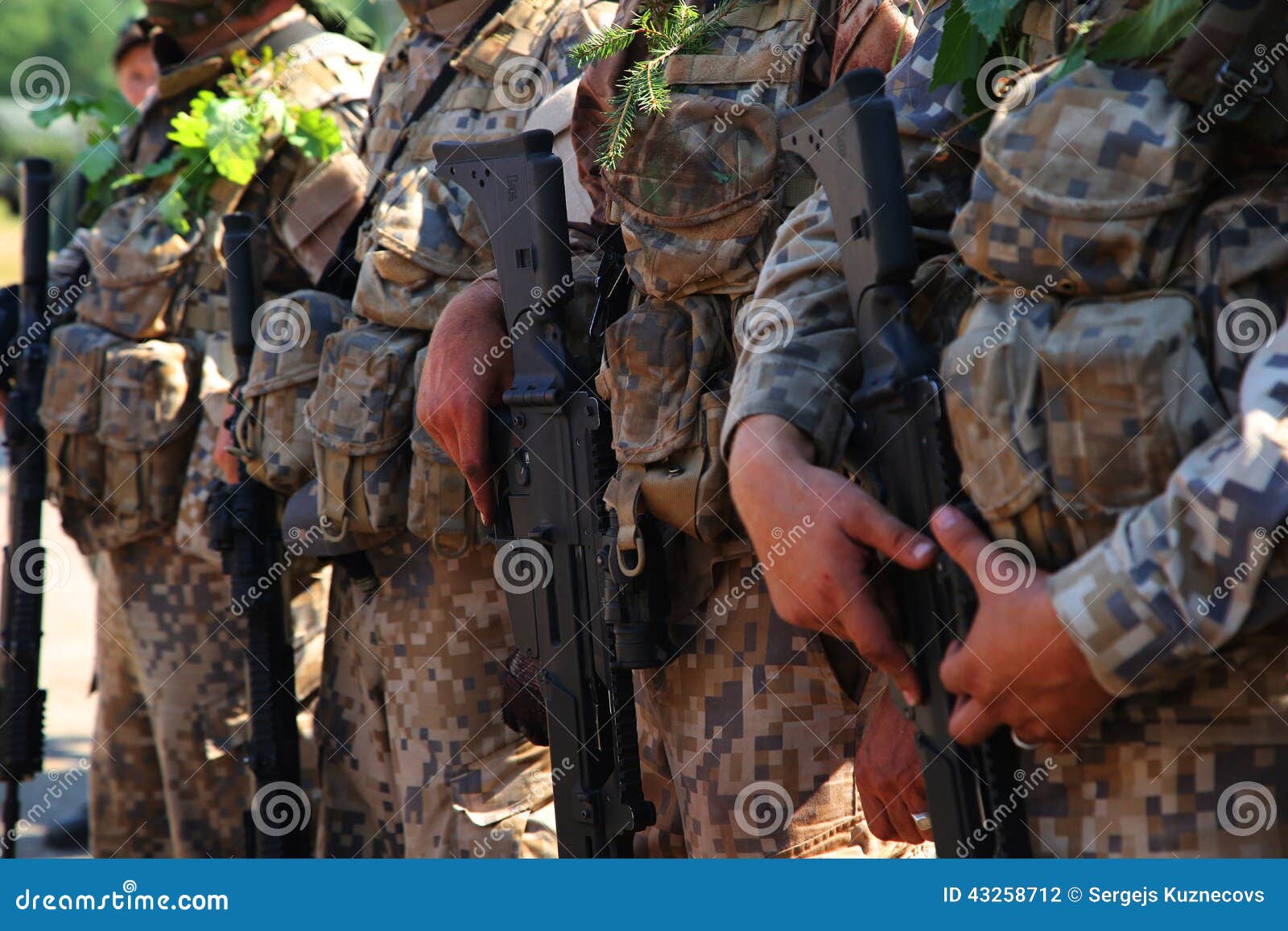 Militate fotografia editorial. Obraz złożonej z arne - 43258712