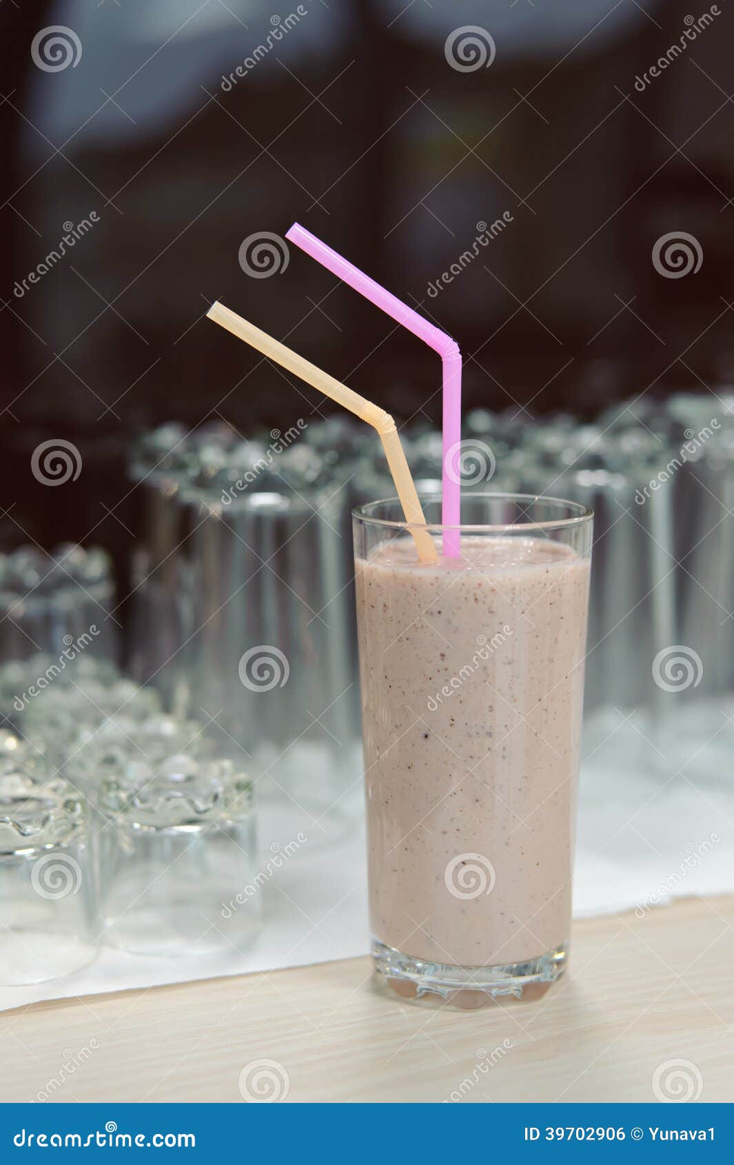 Milkshake stock foto. Image of schok, zoet, drinken, dranken - 39702906