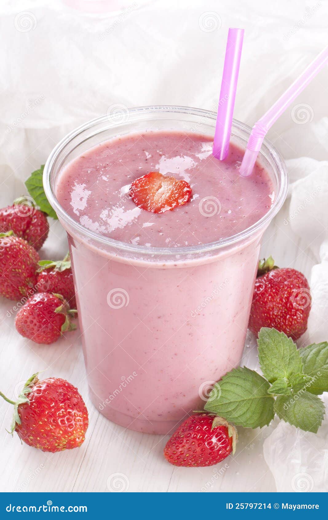 Milkshake de la fresa foto de archivo. Imagen de fruta - 25797214