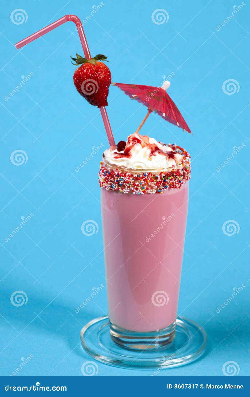Milkshake de la fresa imagen de archivo. Imagen de sano - 8607317