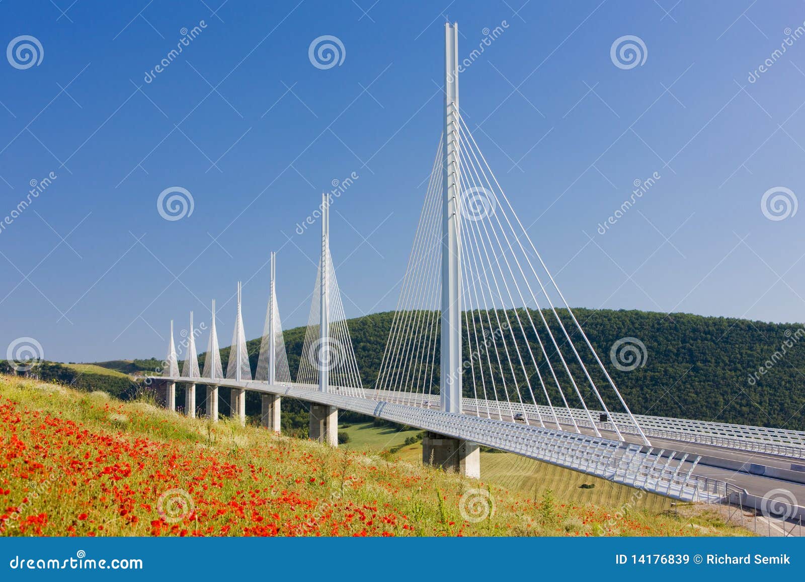 Millau Viaduct editorial stock image. Image of building - 14176839
