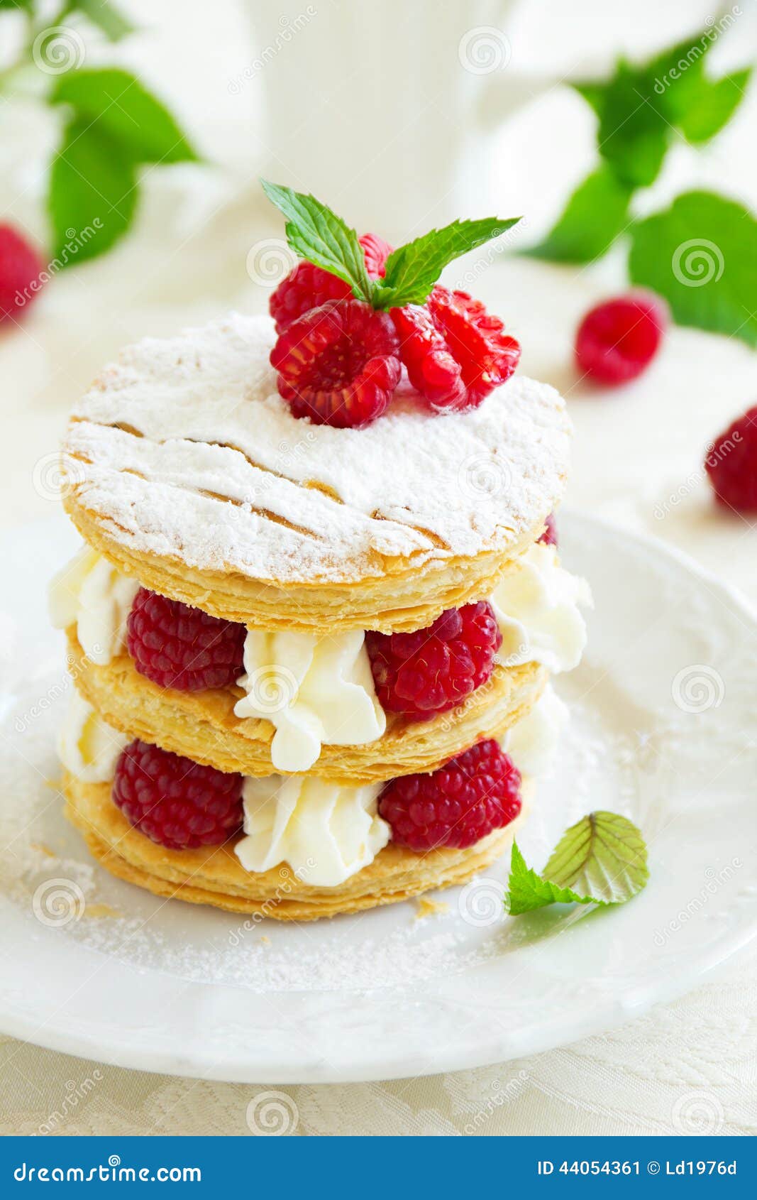 Millefeuille with Raspberry Stock Image - Image of vanilla, portion ...