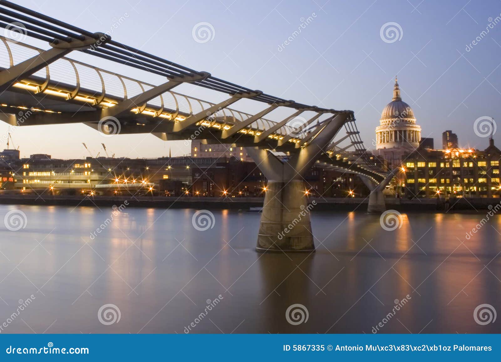 Millennium Bridge editorial image. Image of dusk, dome - 5867335