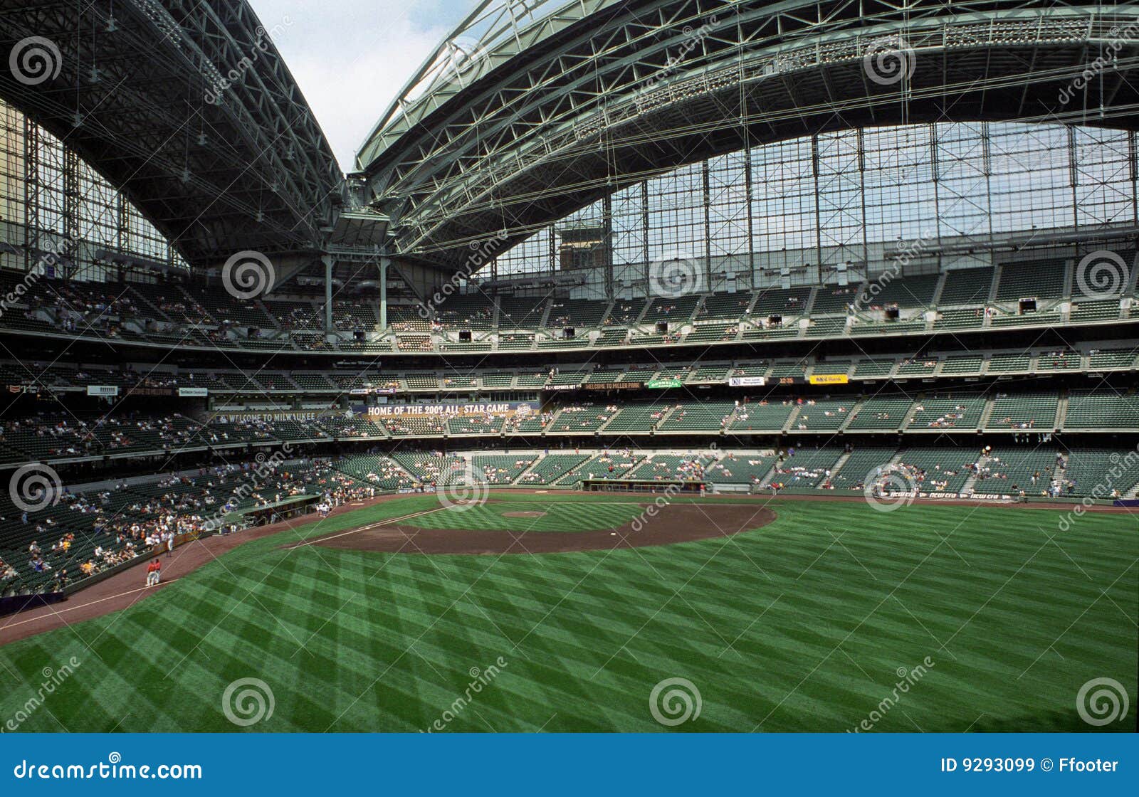 Miller Park - Milwaukee Brewers Editorial Stock Image - Image of green ...