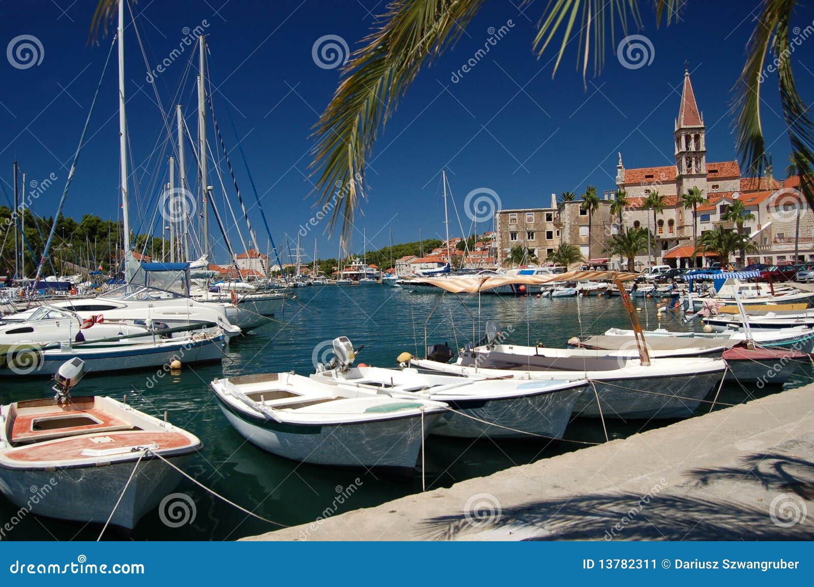 Milna Auf Brac Insel, Kroatien Stockbild - Bild von wolken, boot: 13782311