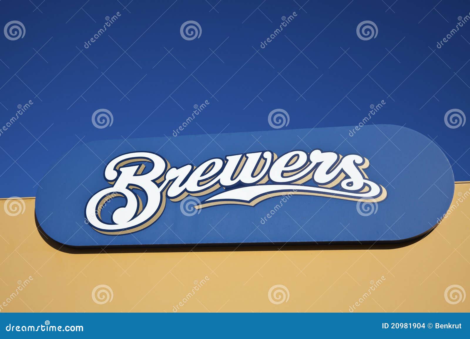 Milwaukee Brewers editorial stock image. Image of scene - 20981904