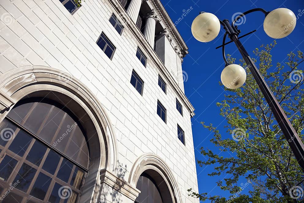 Milwaukee County Courthouse Stock Photo - Image of entrance, county ...