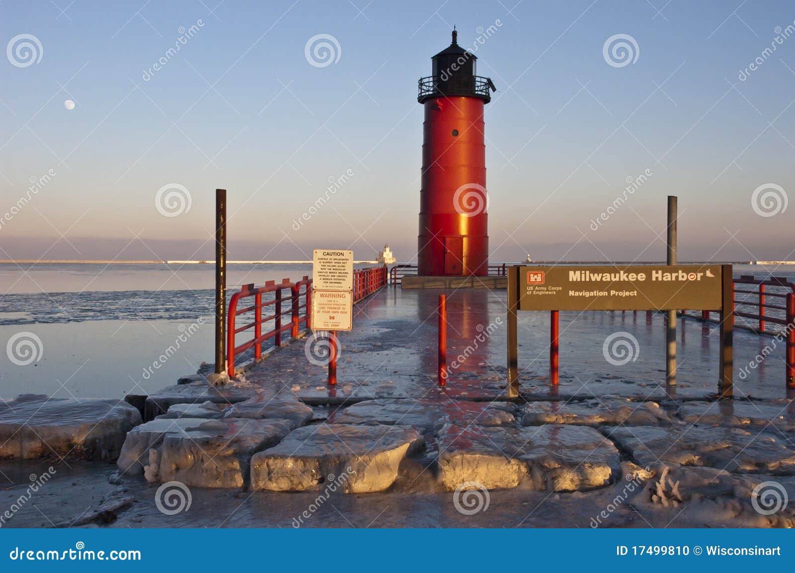 Milwaukee Harbor Port of Entry and Lighthouse Editorial Image - Image ...