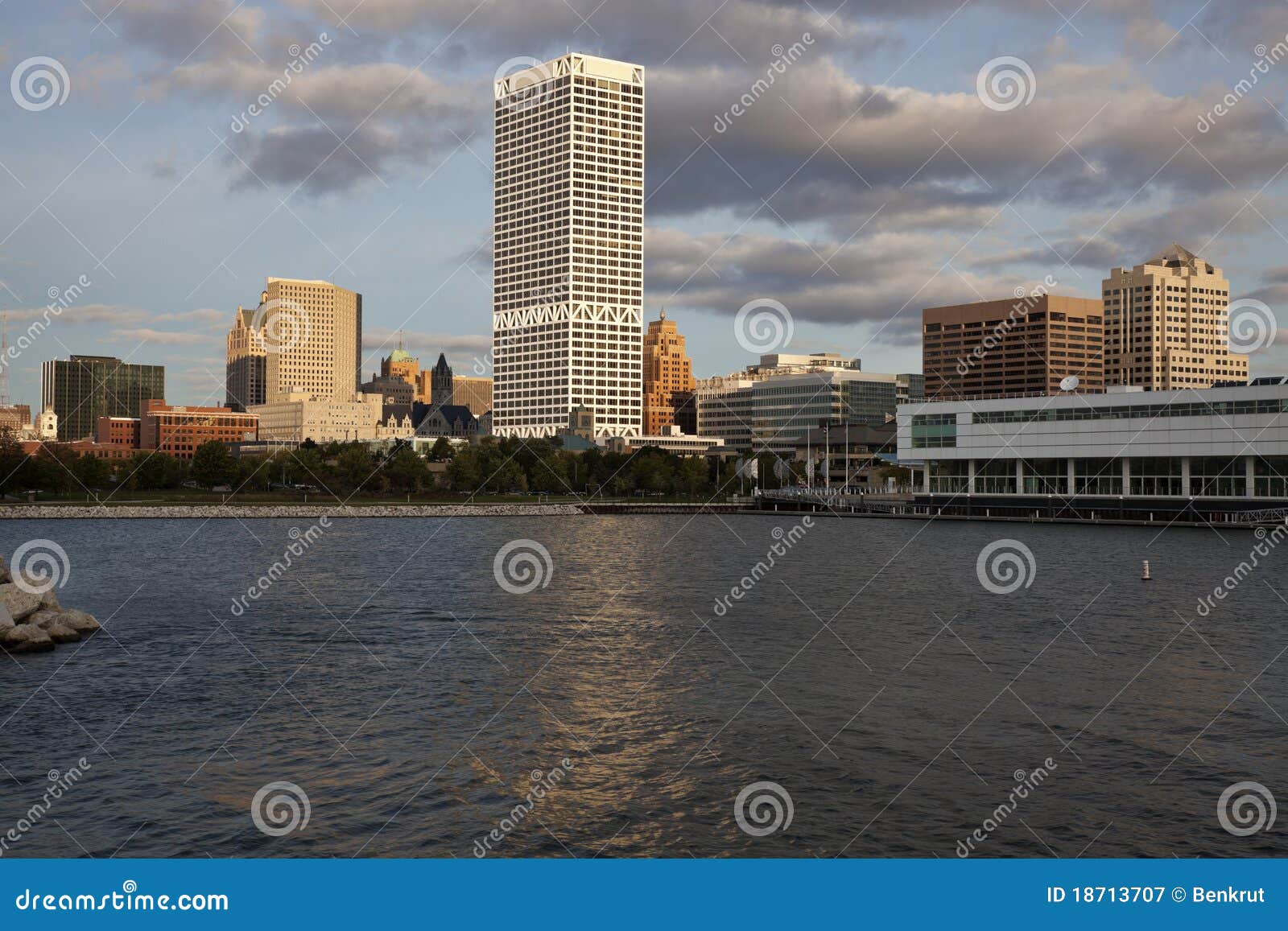 Milwaukee Seen from Lakefront Stock Image - Image of lake, lakefront ...