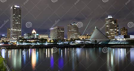 Milwaukee Wisconsin at Night Stock Image - Image of cityscape, skyline ...