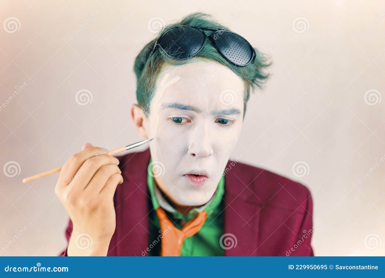 Mim is Preparing for Performance. Stock Image - Image of clown, artist ...