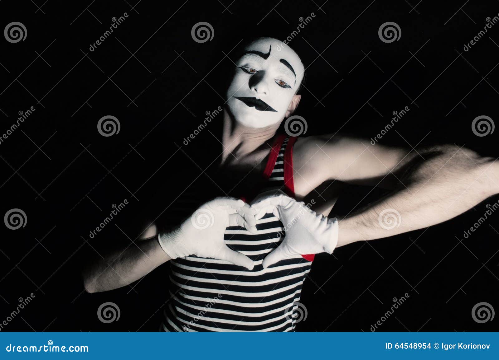 Mimo triste con cuore fotografia stock. Immagine di pantomima - 64548954