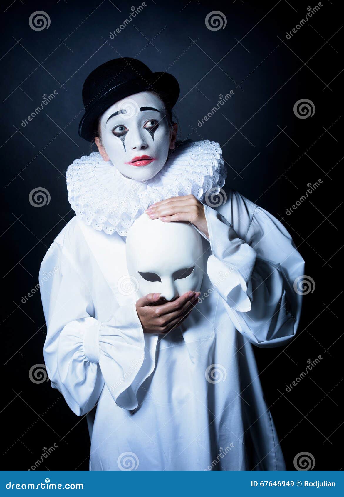 Mimo Triste Pierrot Con Una Maschera Immagine Stock - Immagine di ...