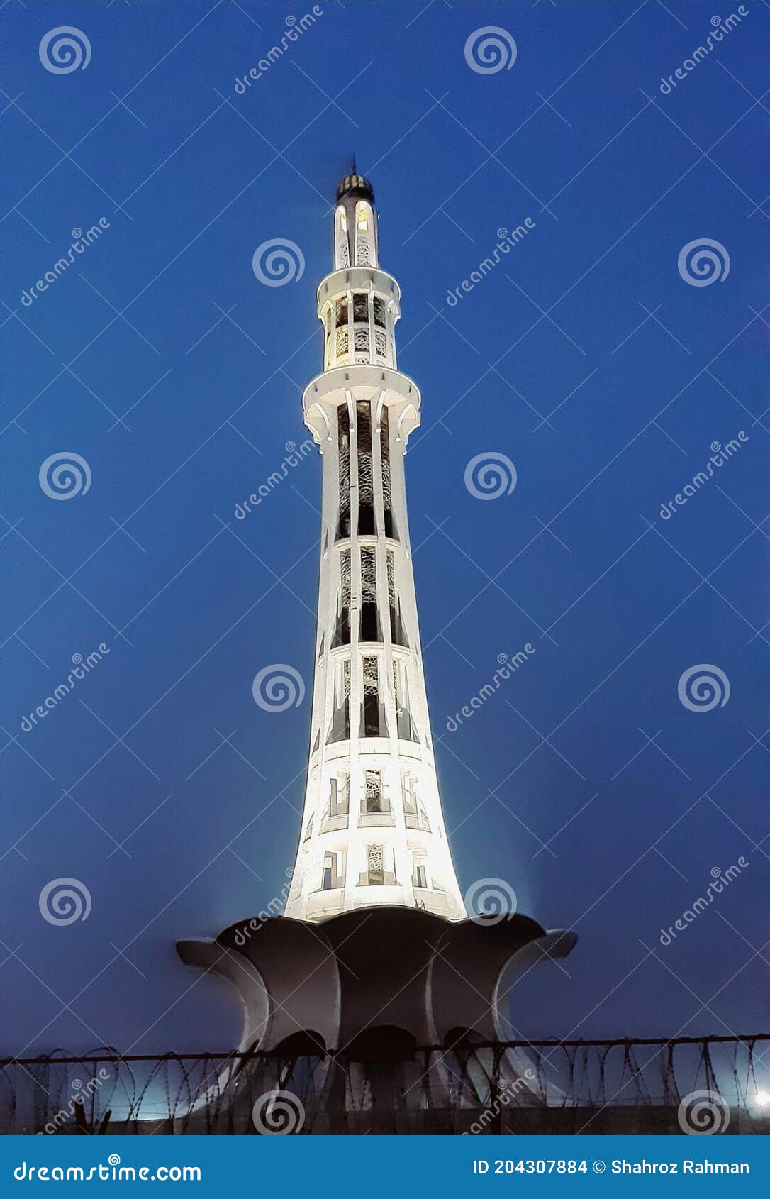Minar-e-Pakistan the Historical Tower of Pakisran Stock Photo - Image ...