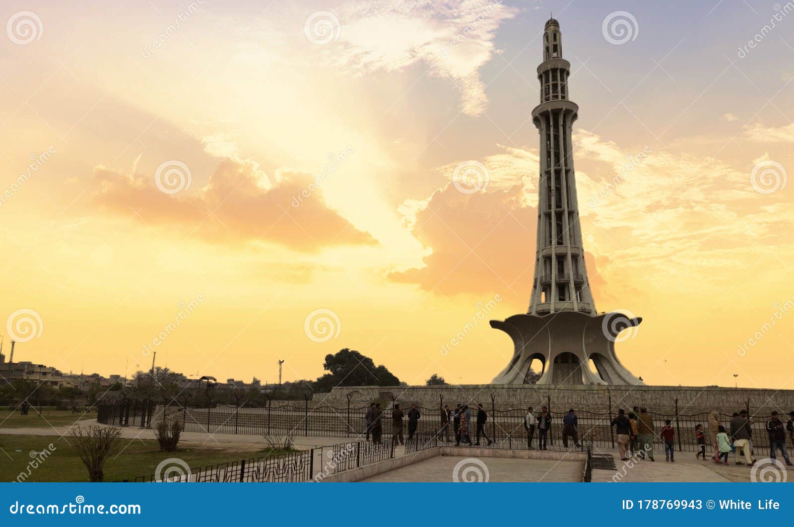 Minare Pakistan editorial stock photo. Image of beautiful - 178769943