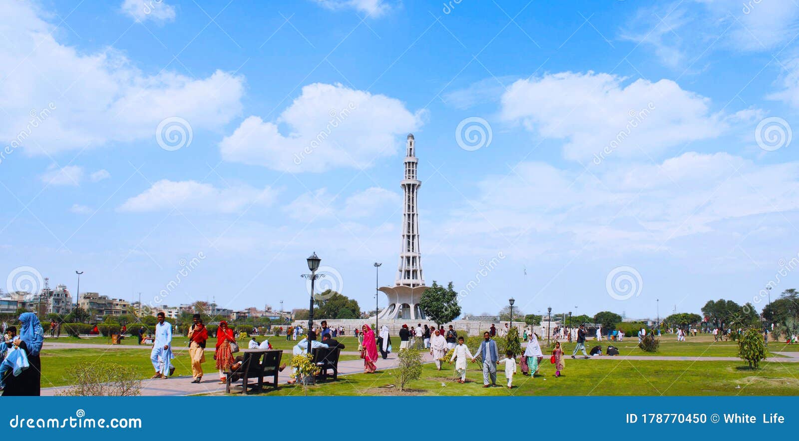 Minare Pakistan editorial image. Image of muslim, lake - 178770450