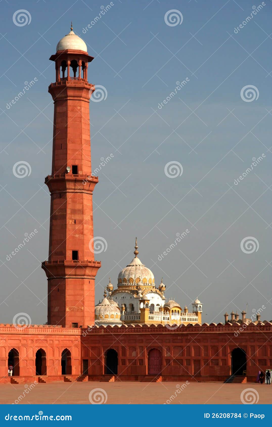 Minaret of the Badshahi Mosque Editorial Stock Image - Image of arabic ...