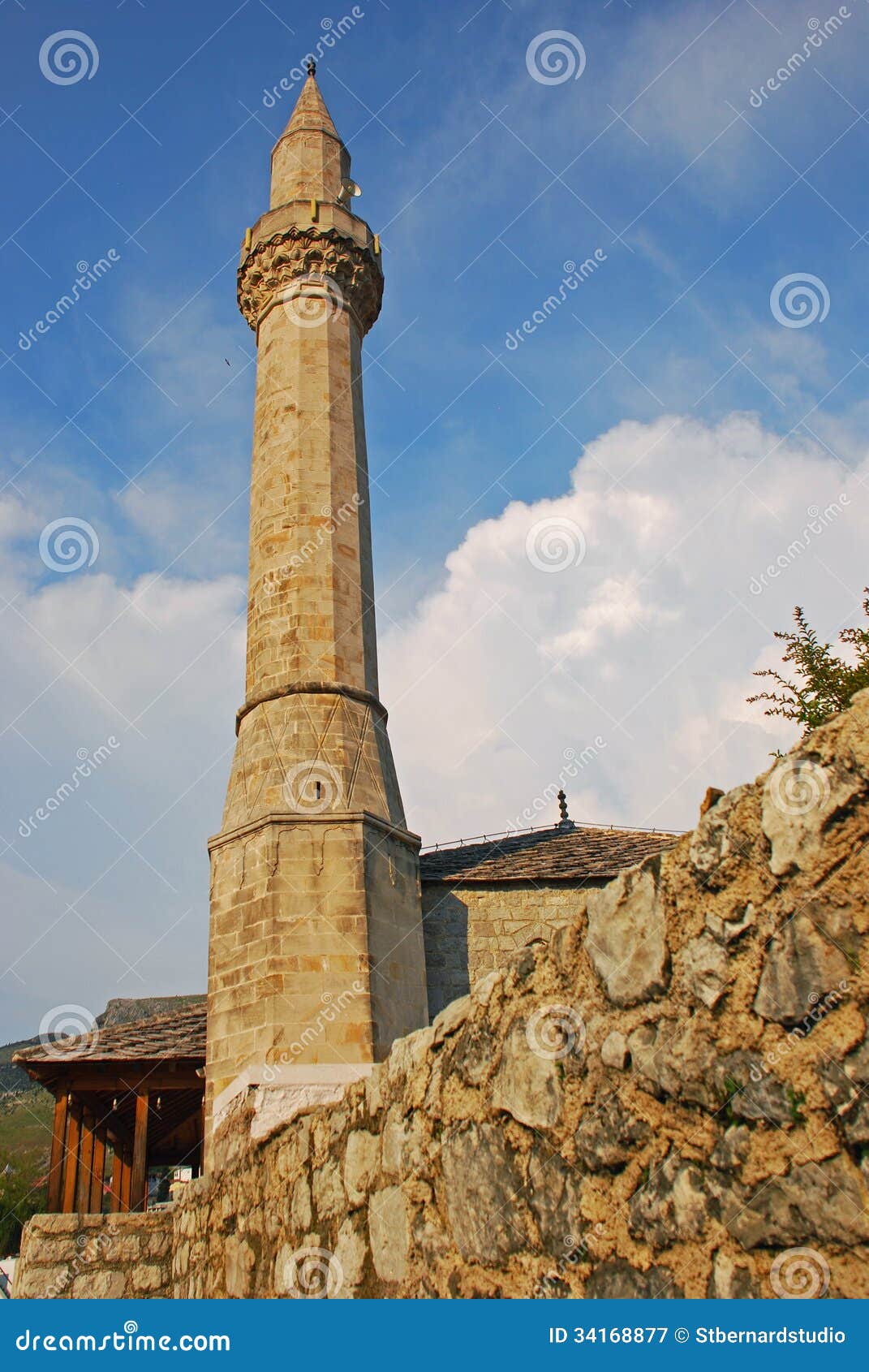 Minarett Von Tabacica-Moschee in Mostar Stockbild - Bild von muezzin ...