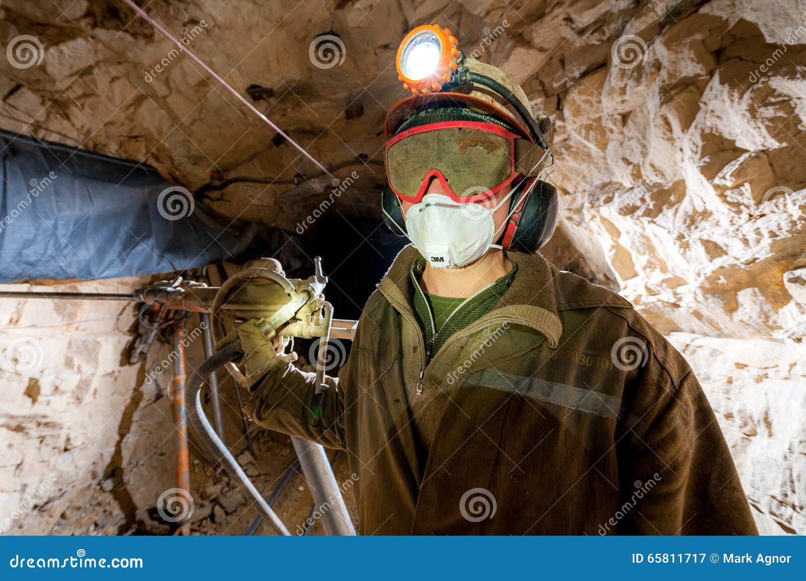 Minatore Dentro Una Miniera D'oro Fotografia Editoriale - Immagine di ...