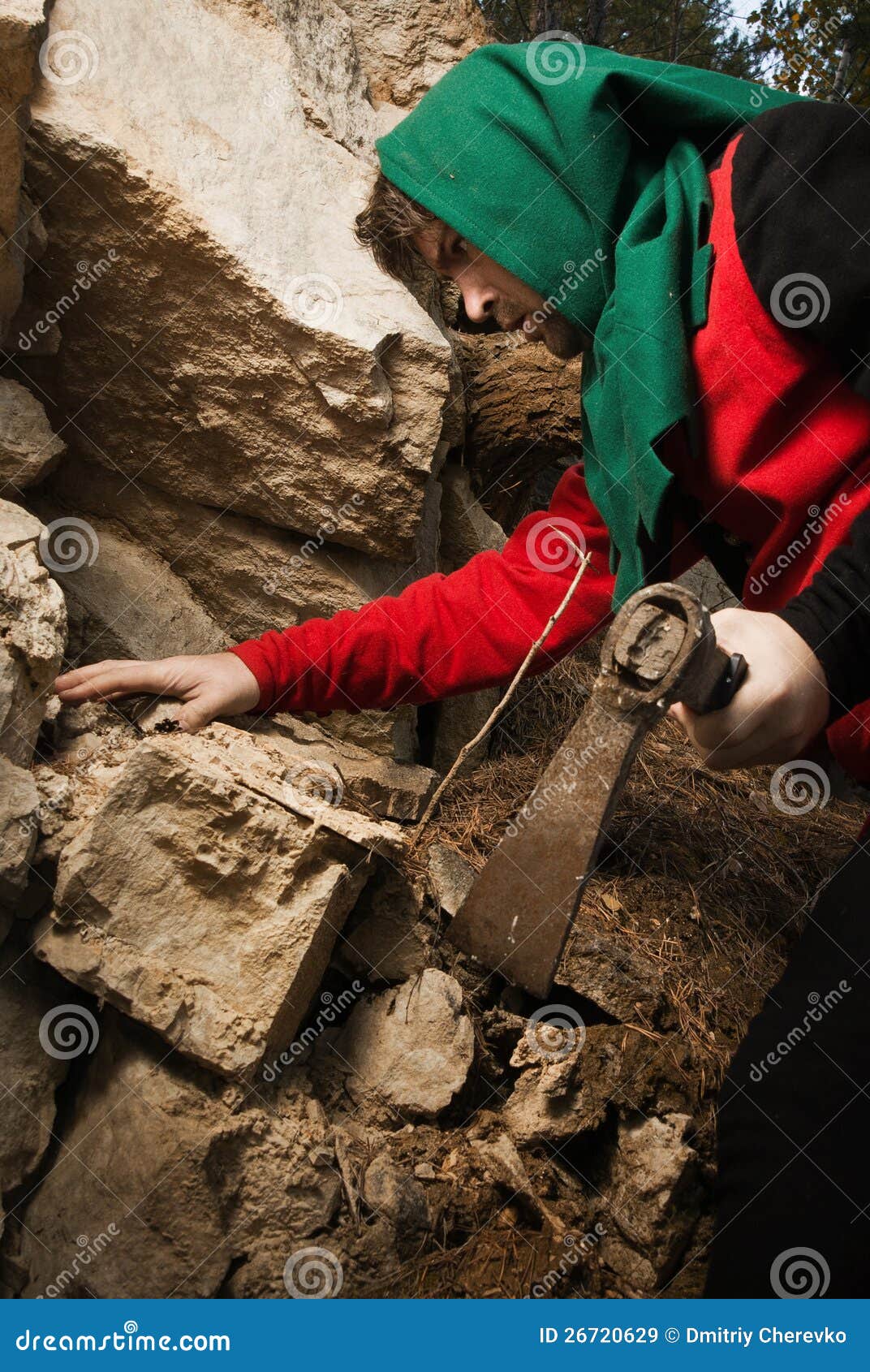 Minatore Medioevale Sulla Montagna Immagine Stock - Immagine di ...