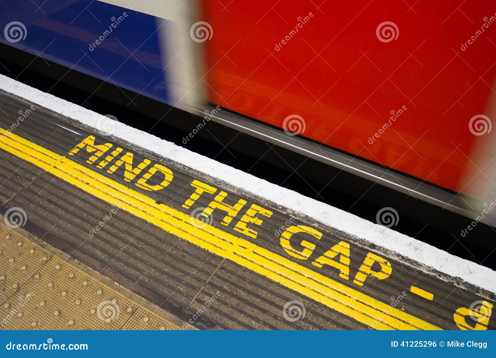 Mind the Gap editorial photo. Image of transport, platform - 41225296