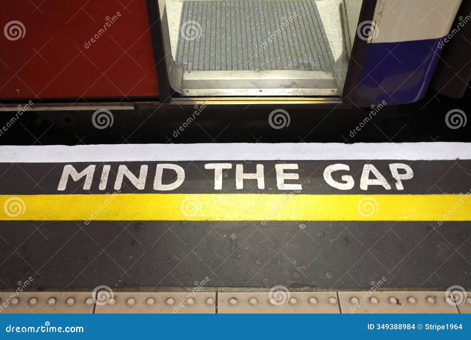Mind the Gap warning sign editorial stock image. Image of railway ...