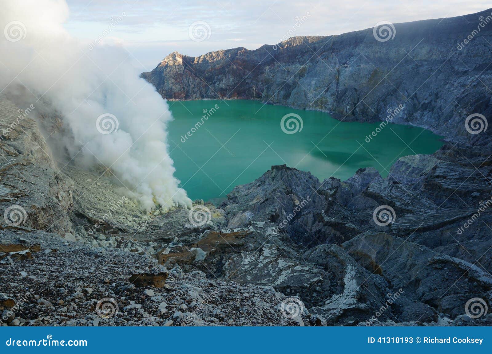 Mine De Soufre, Volcan Actif, Lac Image stock - Image of soufre, asie ...