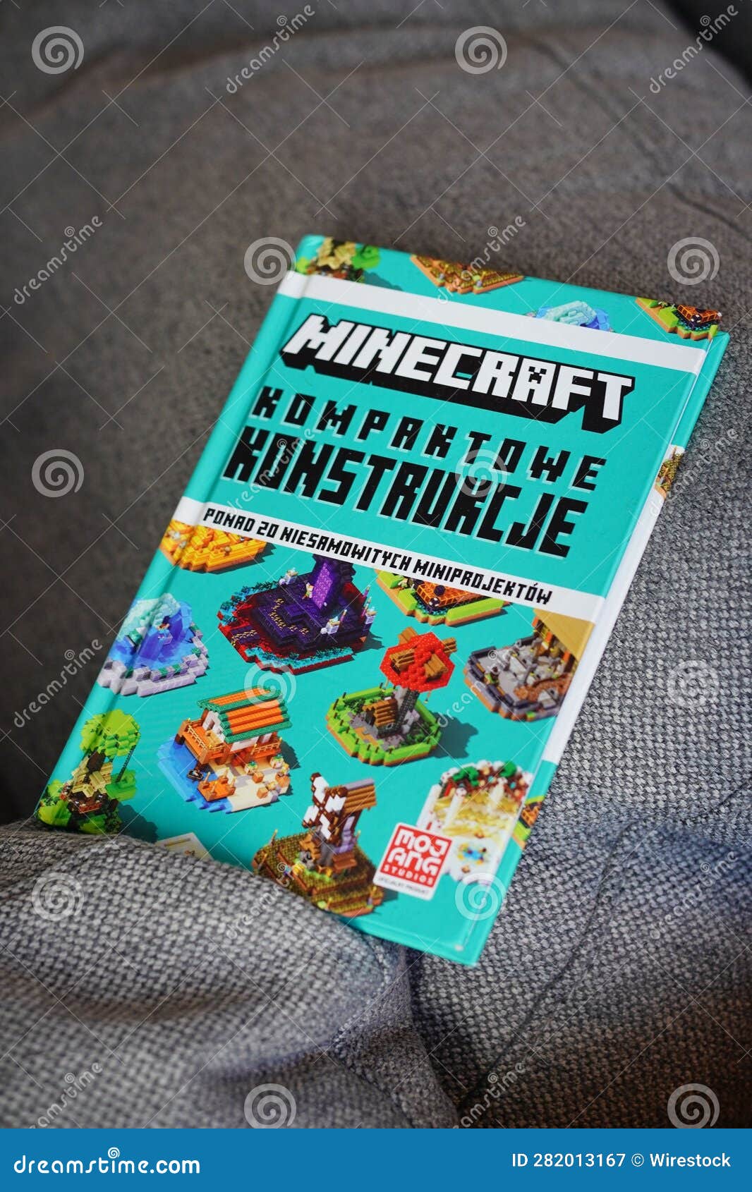 Minecraft Game Graphics In The PC Version With Improved Graphics Using ...