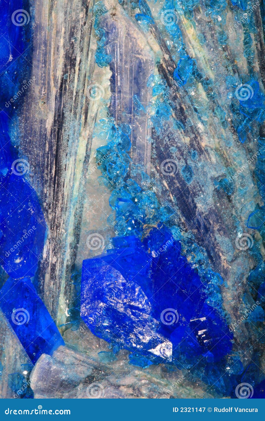 Mineraal stock afbeelding. Image of kristal, kristallen - 2321147
