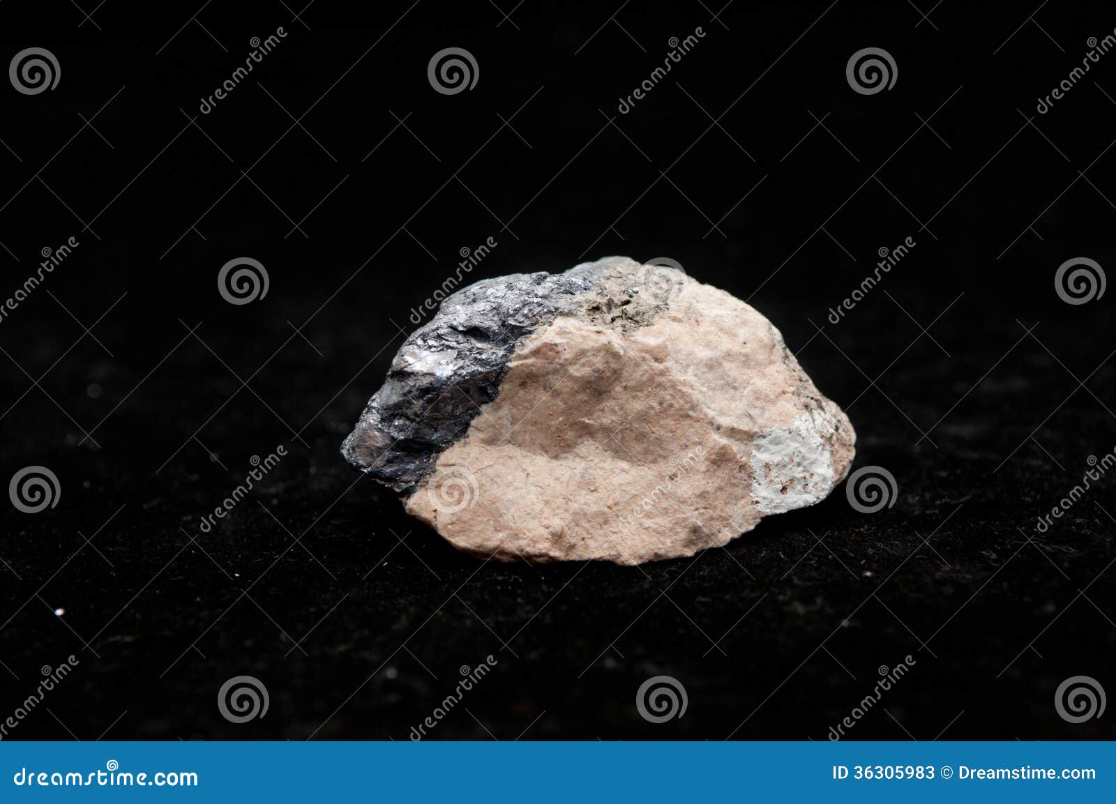 Mineral Del Molibdeno De La Molibdenita Imagen de archivo - Imagen de ...