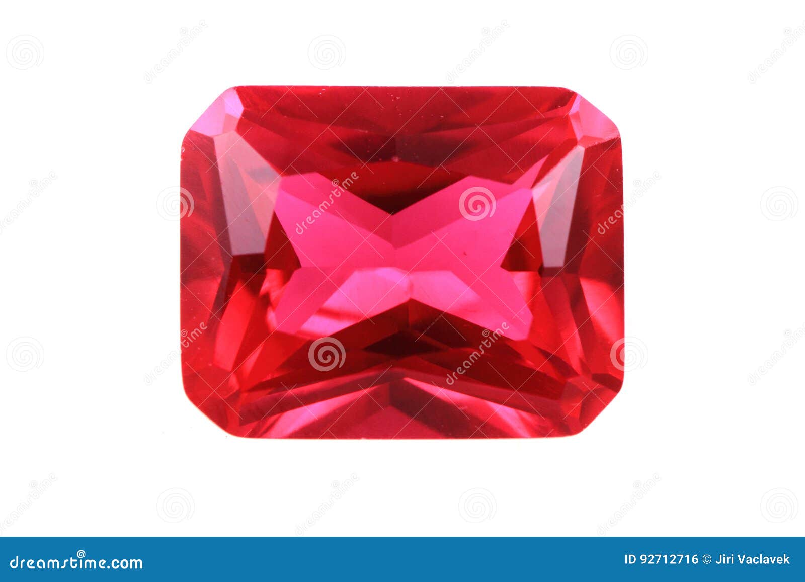 Mineral do rubi isolado foto de stock. Imagem de naughty - 92712716