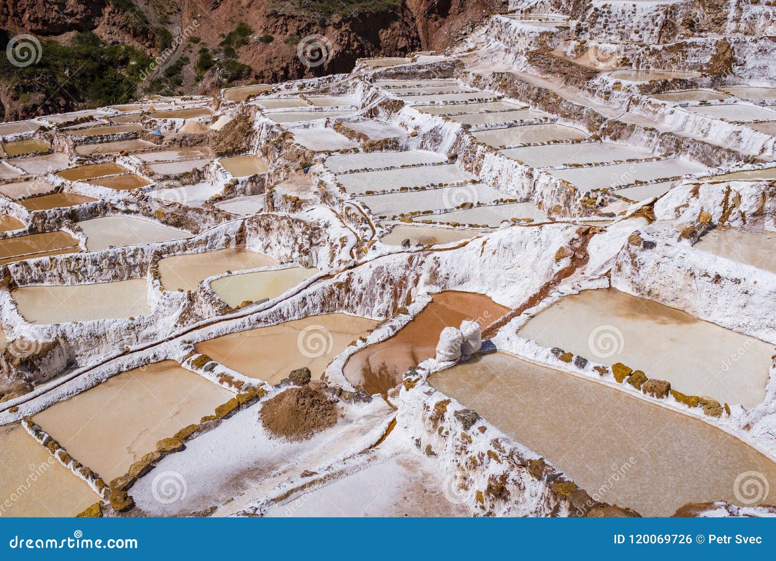 Mines De Sel De Maras Au Pérou Photo stock - Image du terrasse, incas ...