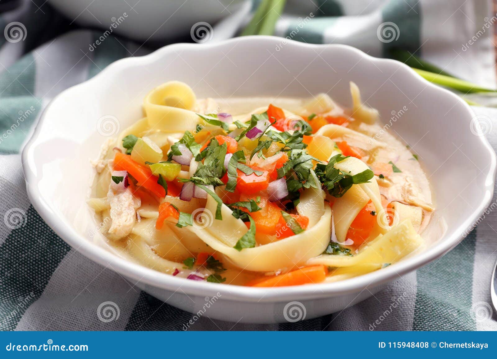 Minestra Di Pasta Del Pollo in Piatto Fotografia Stock - Immagine di ...
