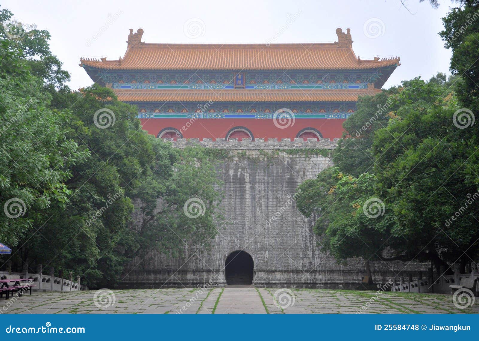 Ming Xiaoling Mausoleum, Nanjing, China Stock Photo - Image of gate ...