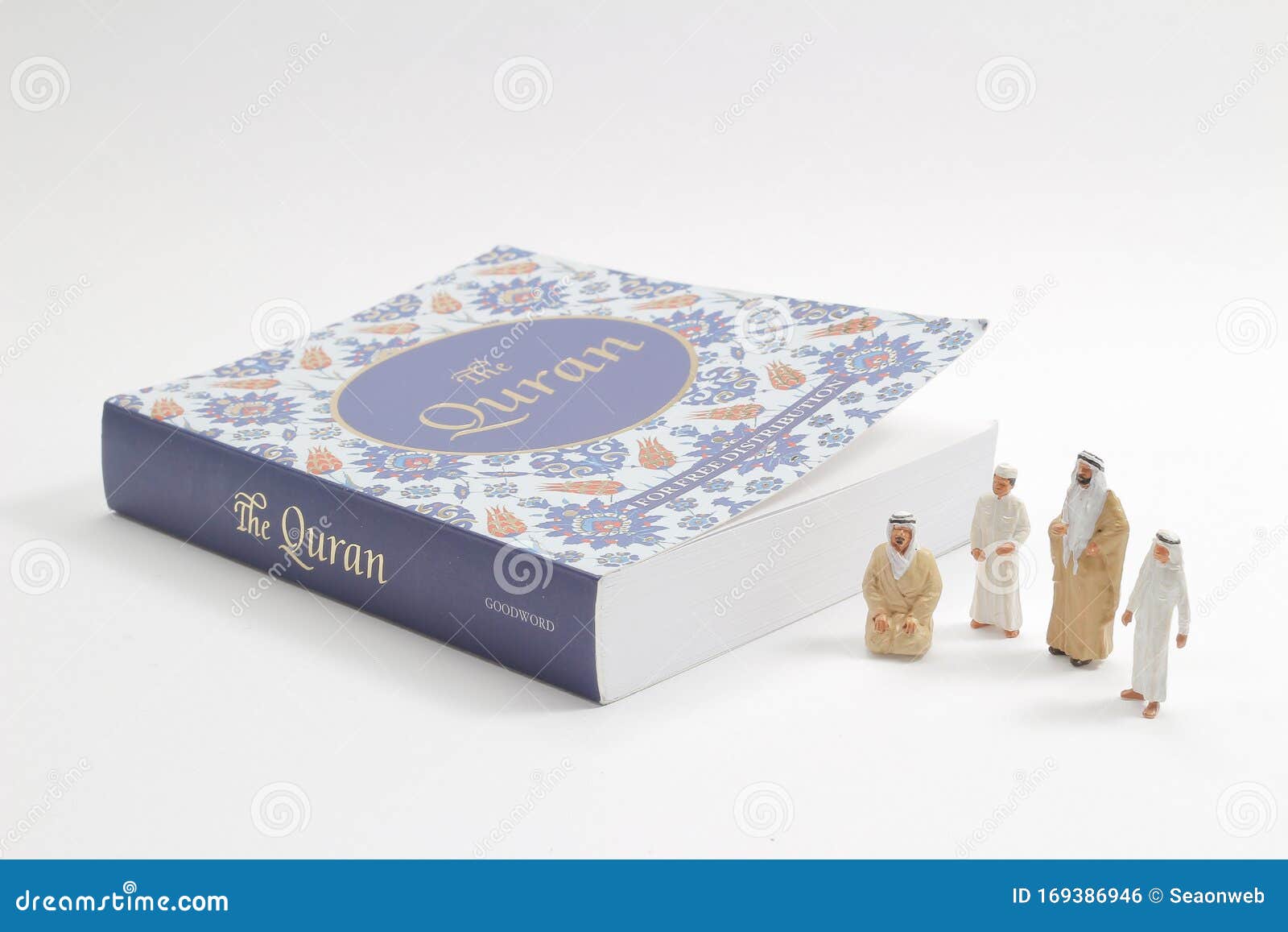 The Mini Arab Figure with the Quran Stock Photo - Image of beads ...