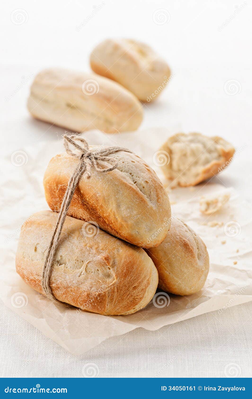 Mini Baguettes Del Trigo Hecho En Casa Imagen de archivo - Imagen de ...
