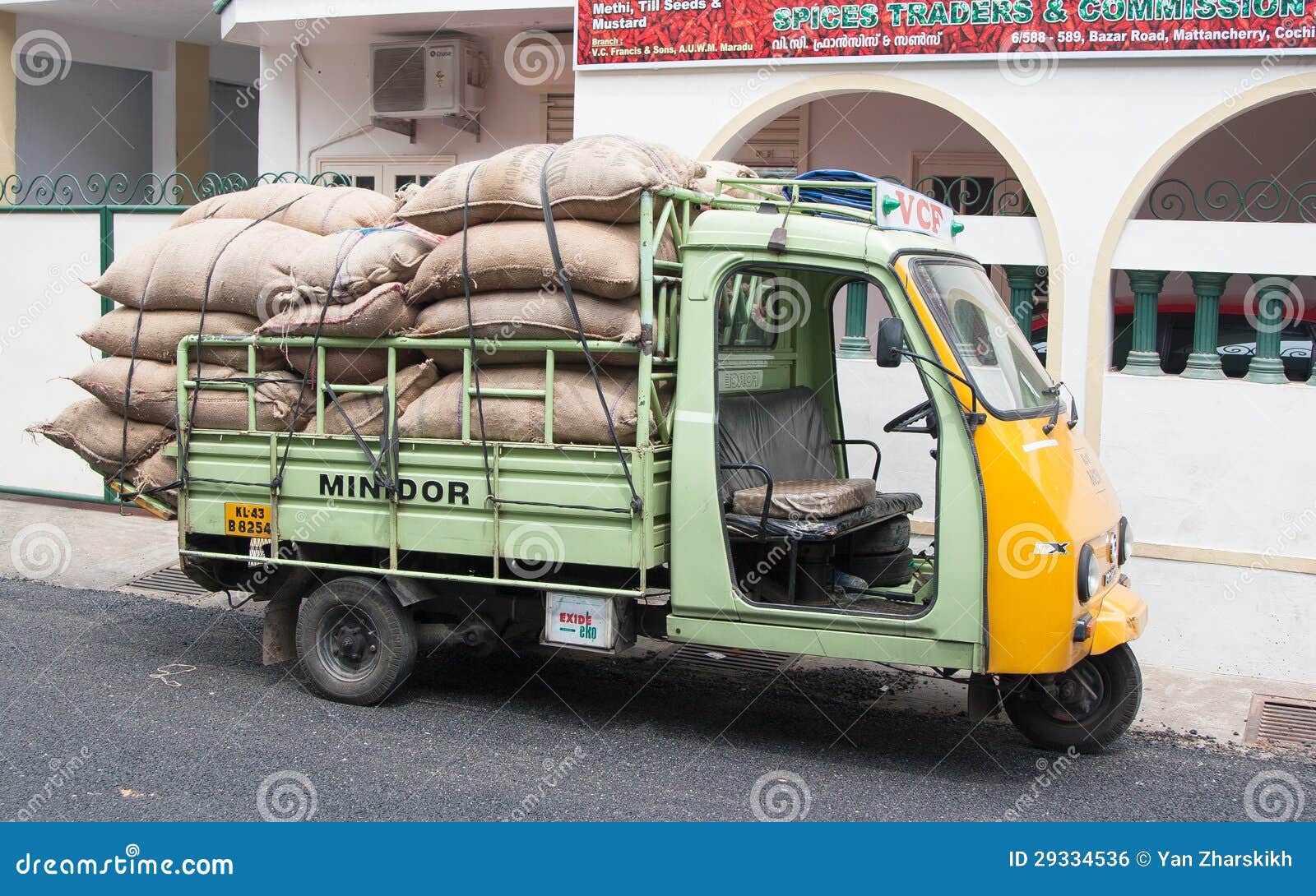 Mini camion mignon photo éditorial. Image du multiples - 29334536