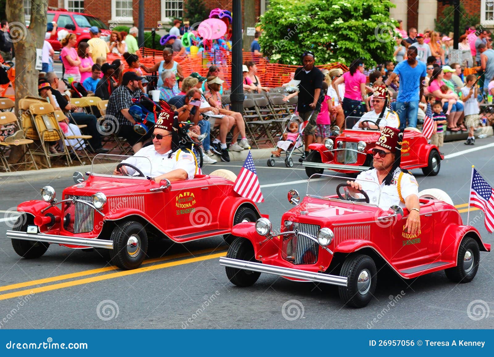 Mini Car Riders in Parade editorial photo. Image of participants - 26957056