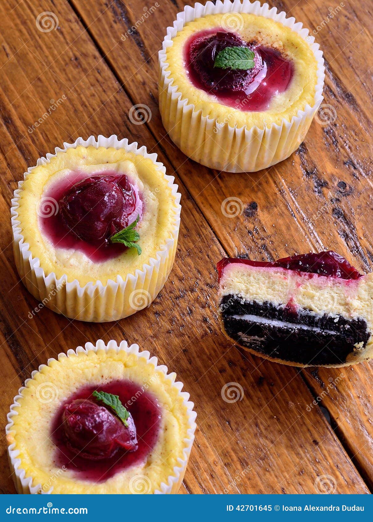 Mini cheesecake stock image. Image of mini, sweet, cheesecake - 42701645