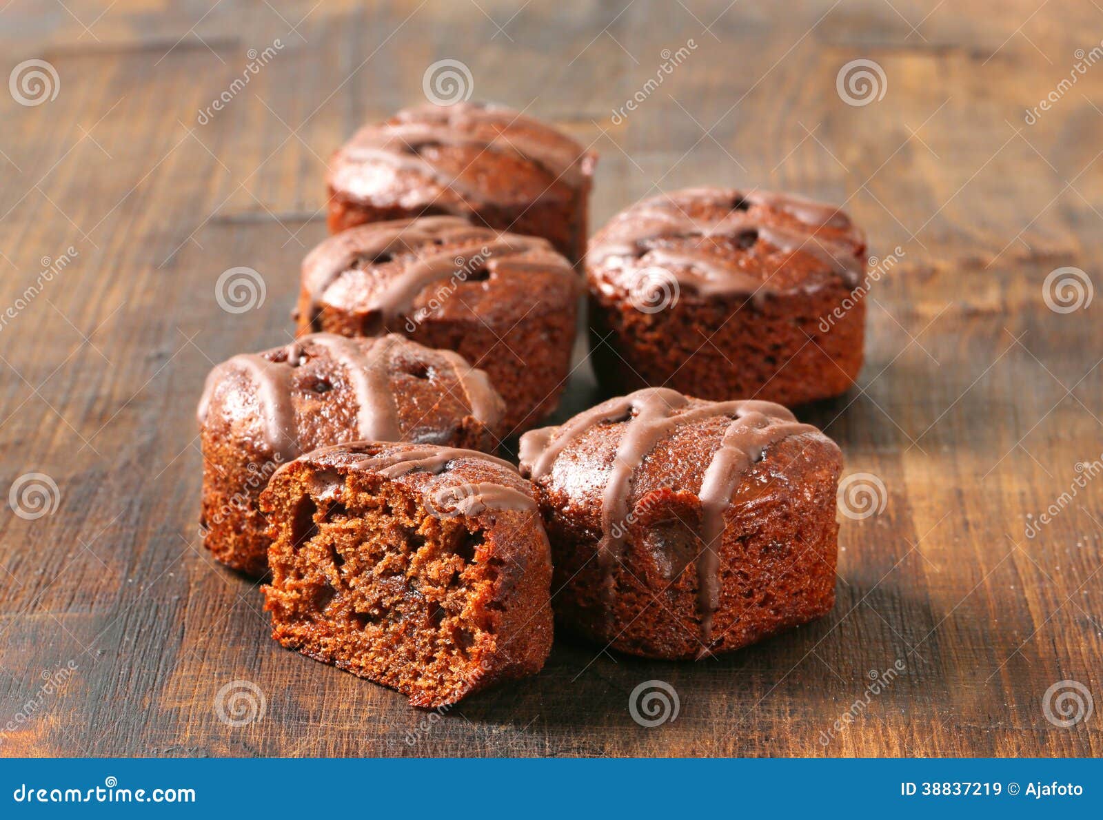 Mini Chocolate Tarts With Piece Chocolate And Mint On A Gray Background ...