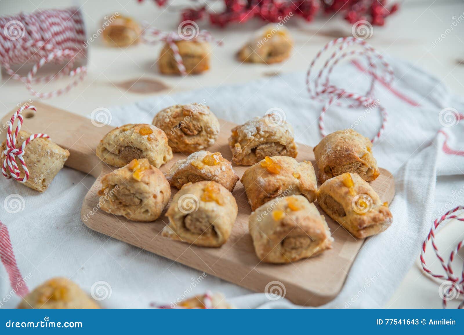 Mini Christmas Stollen Cookies Image stock - Image du délicieux, fond ...