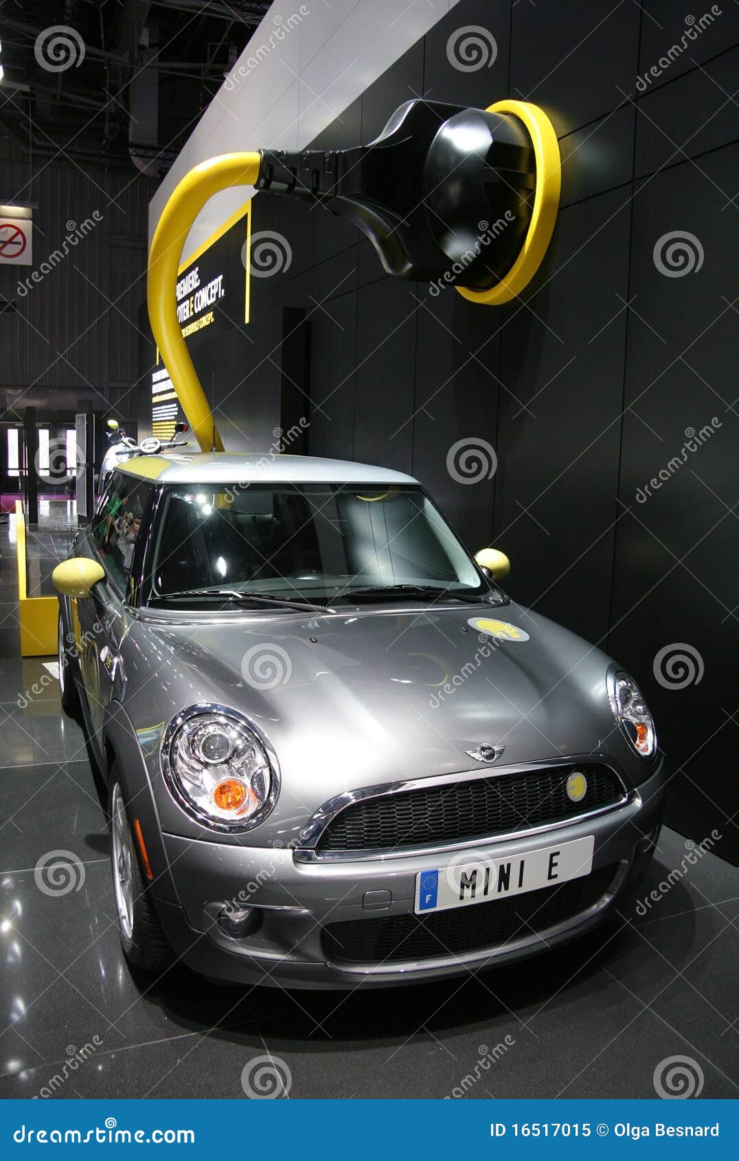 Mini Cooper E at Paris Motor Show Editorial Image - Image of stand ...