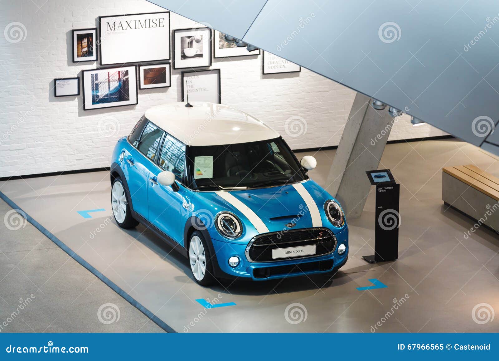 Mini Cooper in the Exibition Editorial Image - Image of belt, exhibit ...