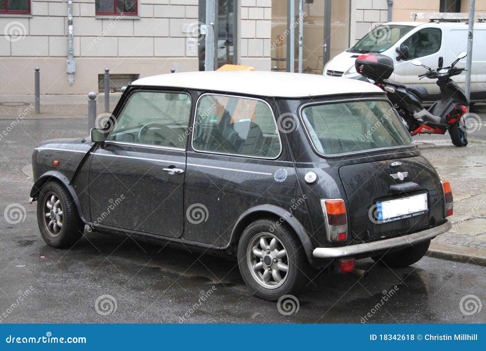 Mini Cooper noir photo stock éditorial. Image du lecteur - 18342618