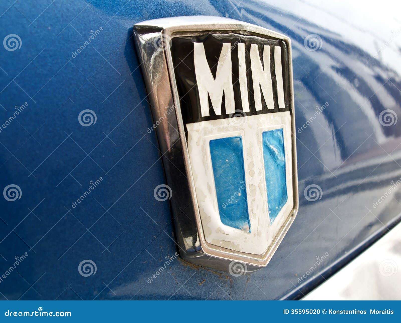 Mini cooper old logo editorial image. Image of hood, little - 35595020