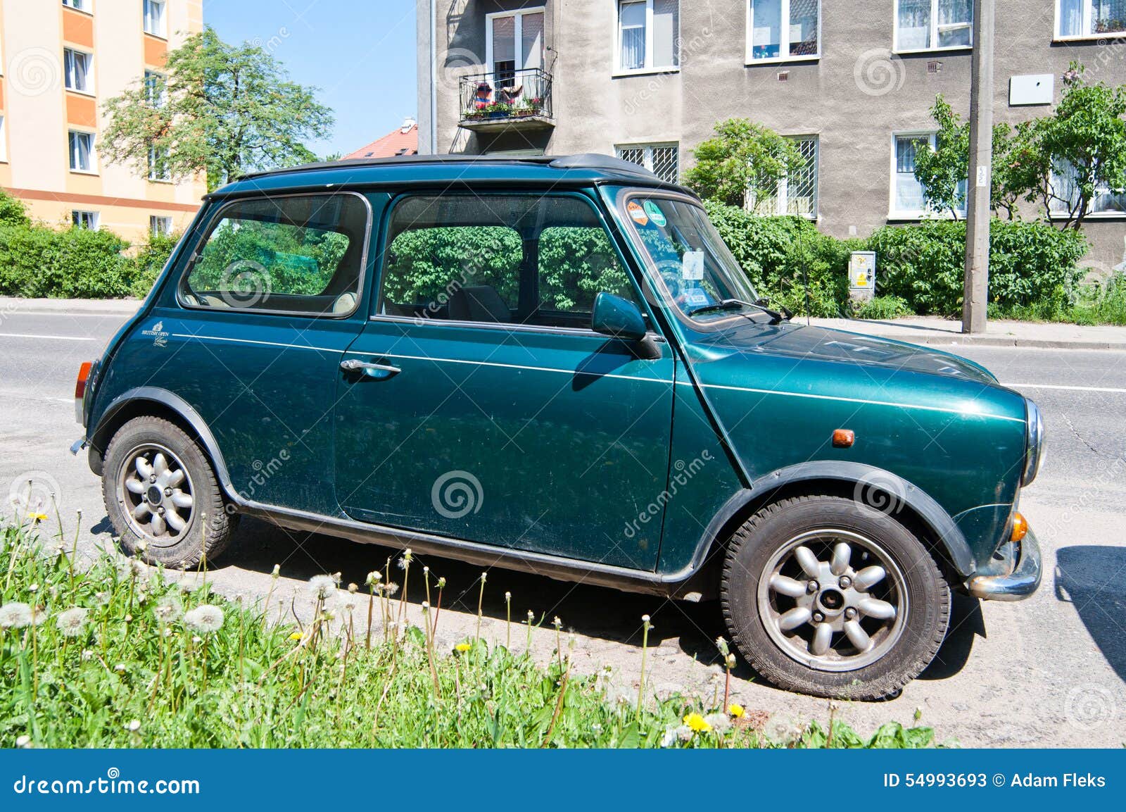 Mini Cooper Vert S'est Garé Photo stock éditorial - Image of conversion ...