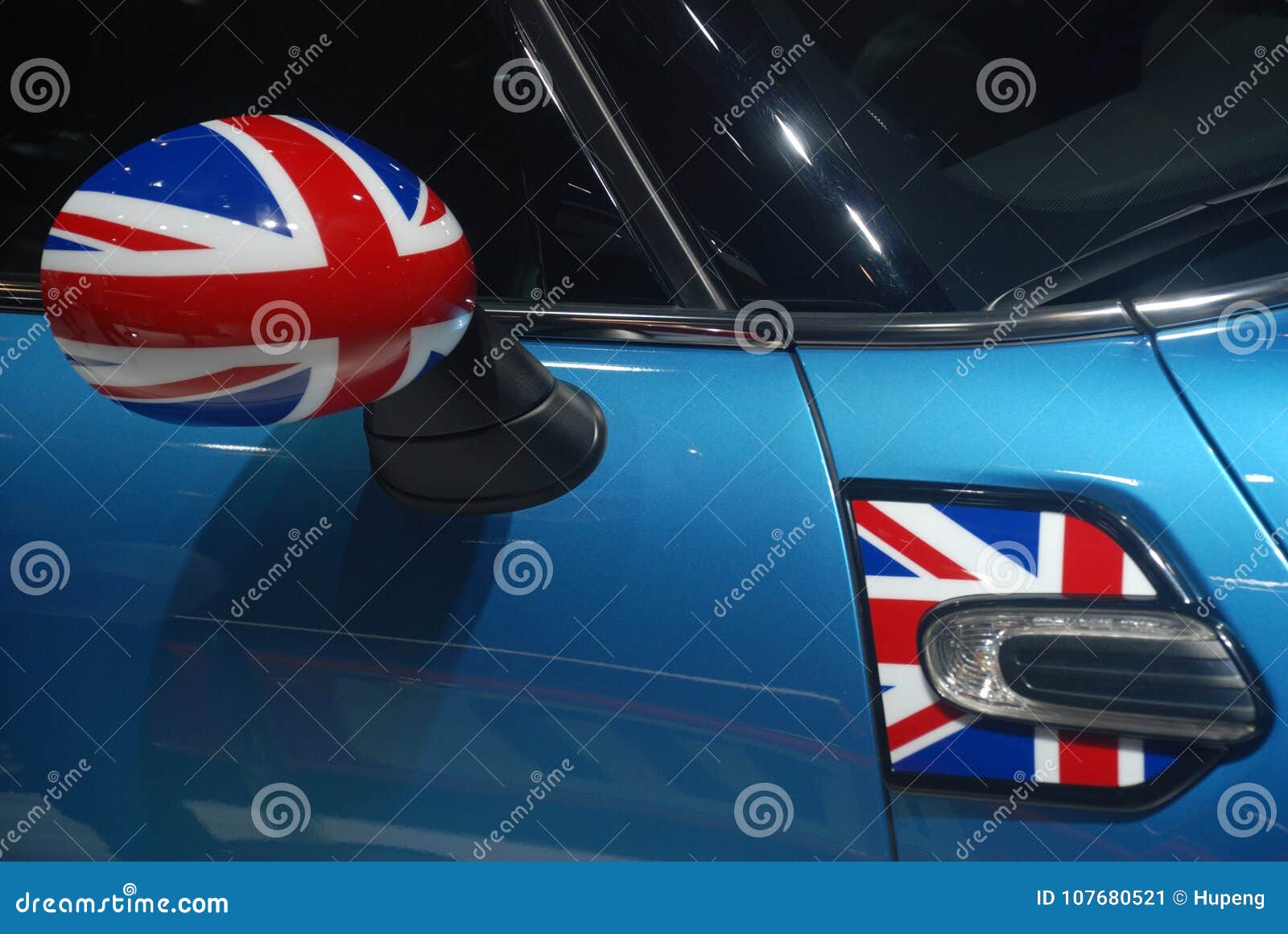 Mini cooper wing mirror editorial photo. Image of drives - 107680521